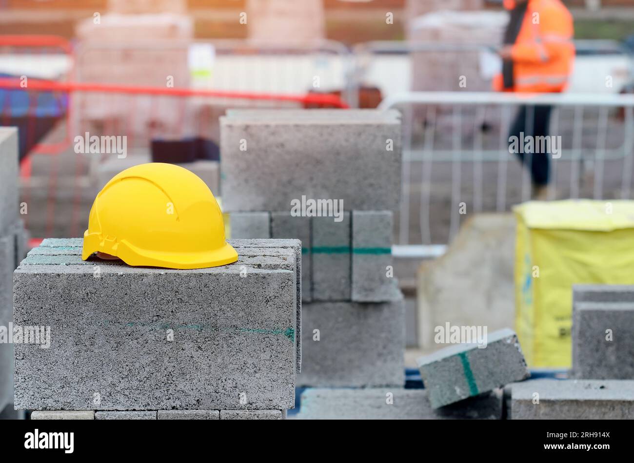 Yellow concrete blocks hi-res stock photography and images - Alamy