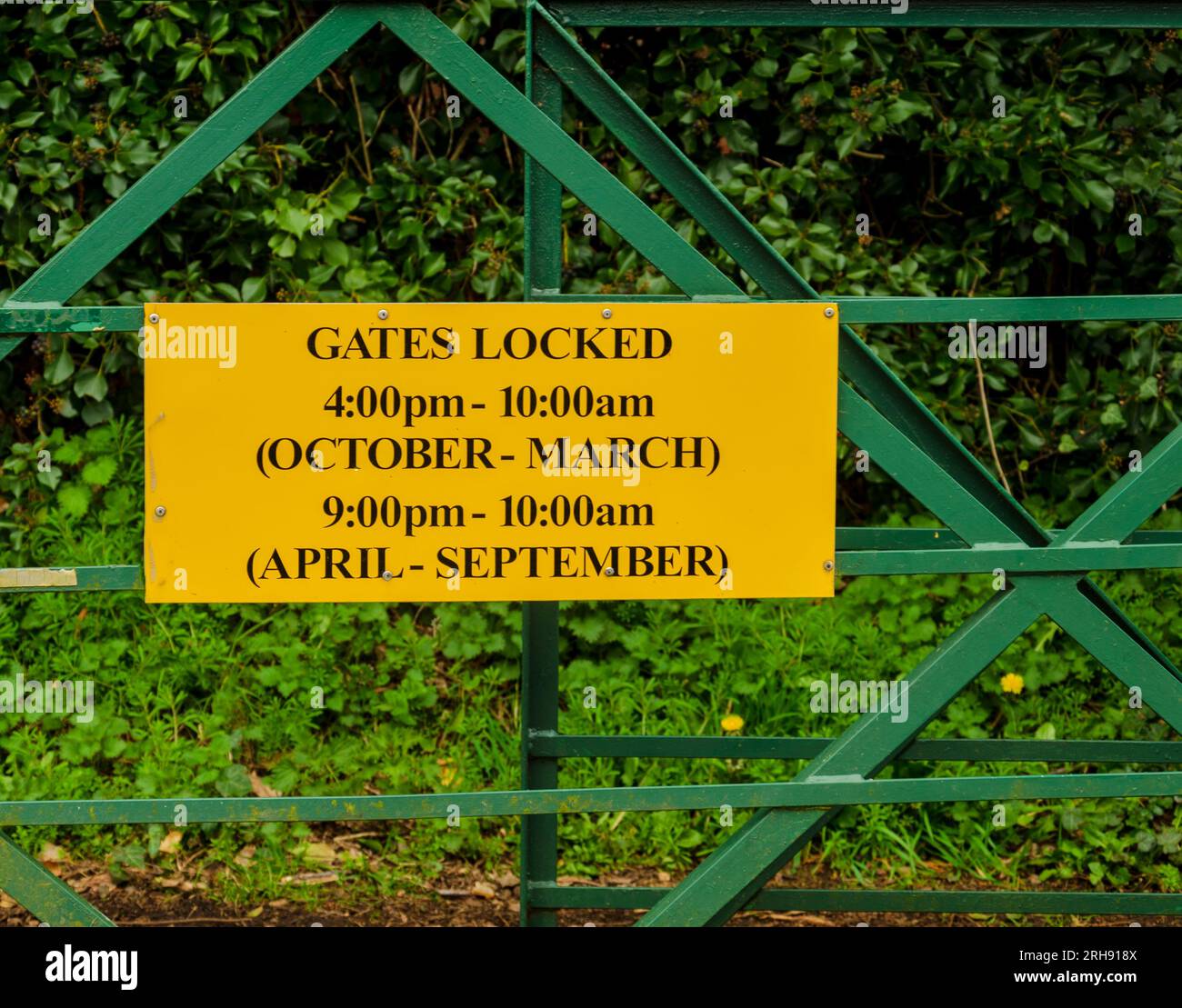 Locked gates hi-res stock photography and images - Alamy