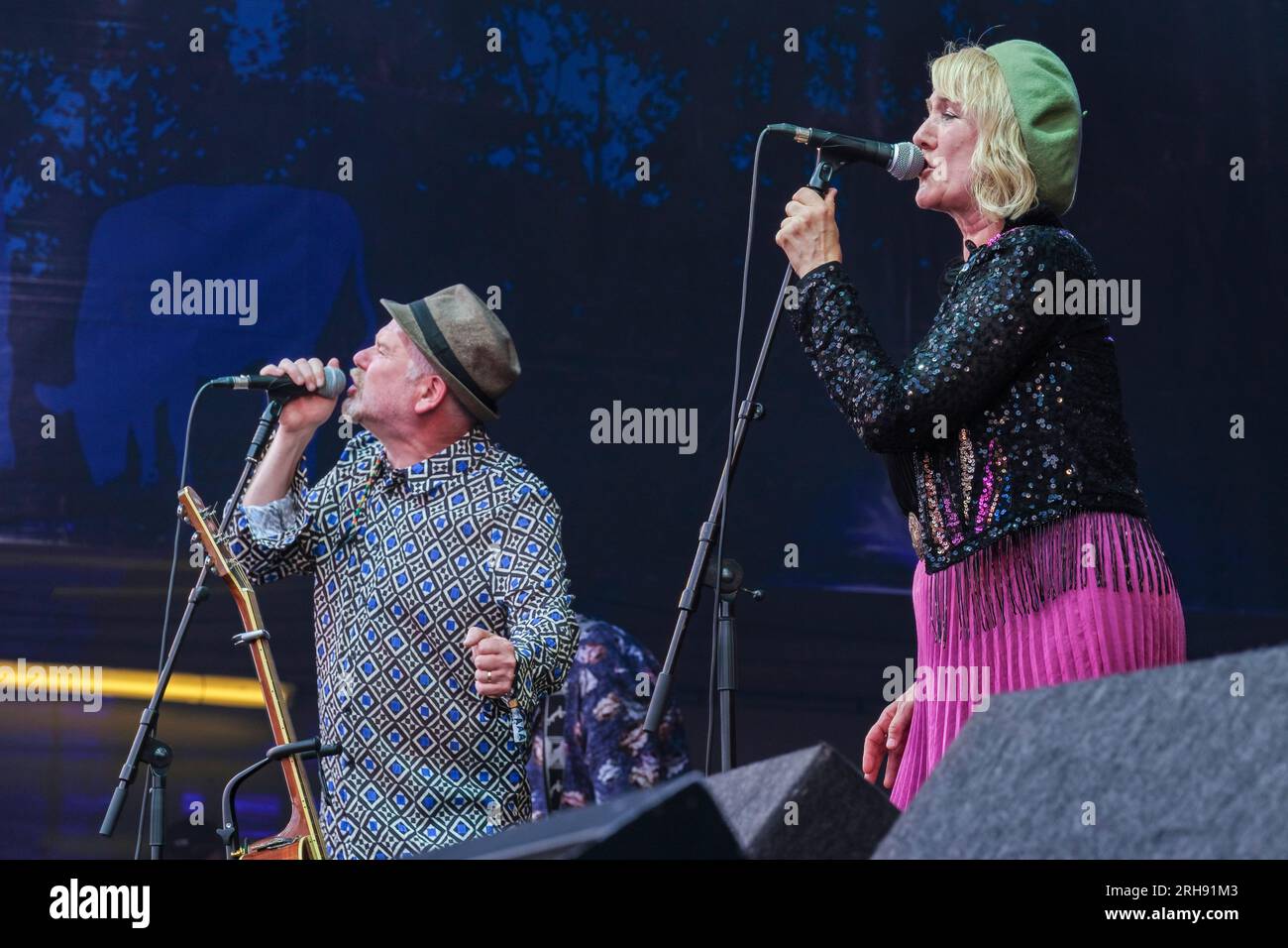 Andrew and Virginia Kettle of Merry Hell performing at Fairports ...
