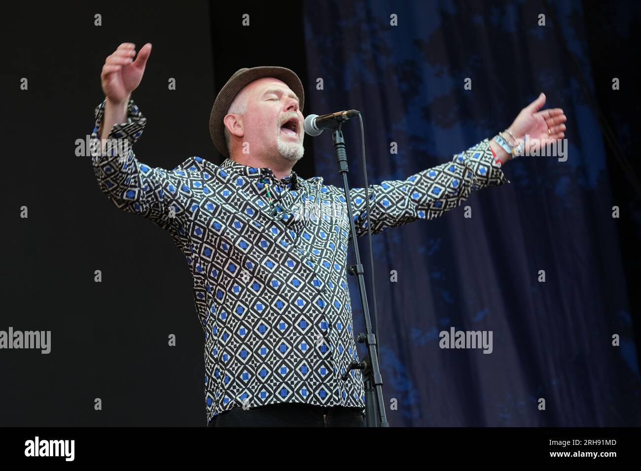 Andrew Kettle of Merry Hell performing at Fairports Cropredy Convention ...