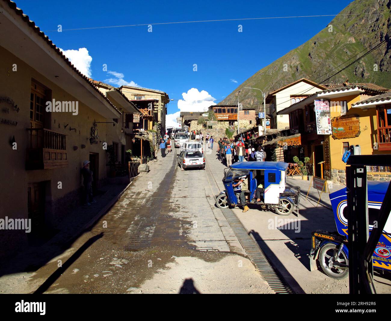 Ollantaytambo ancient street inca hi-res stock photography and images ...