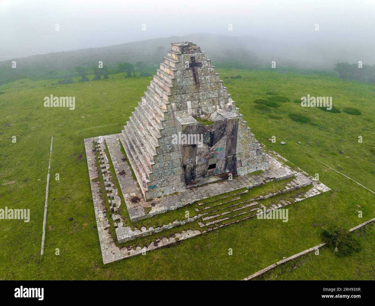 The pyramid of the Italians, in the Valley of Valdebezana in the port ...