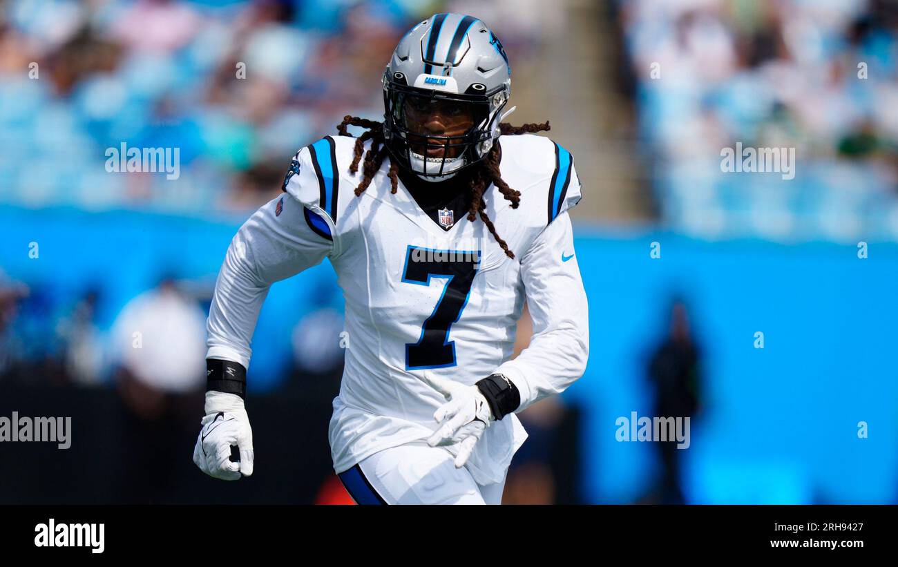 Carolina Panthers linebacker Shaq Thompson (7) runs against the New ...