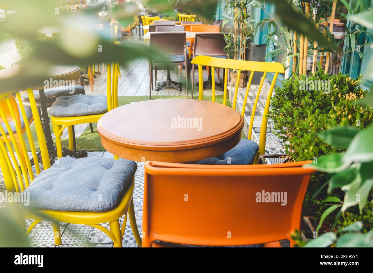 Empty cafeteria hi-res stock photography and images - Alamy