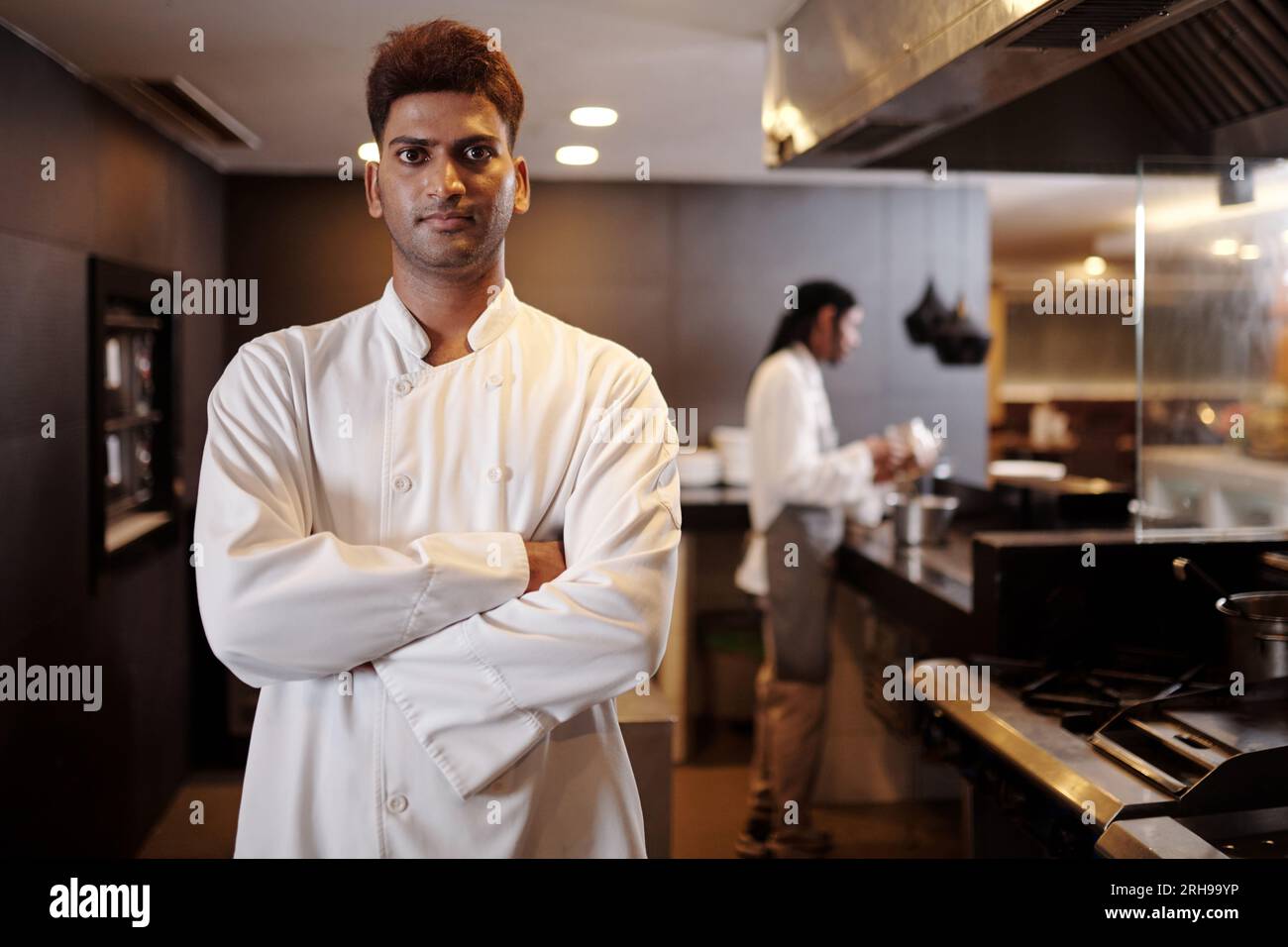 Indian chef cooking in restaurant hi-res stock photography and images ...