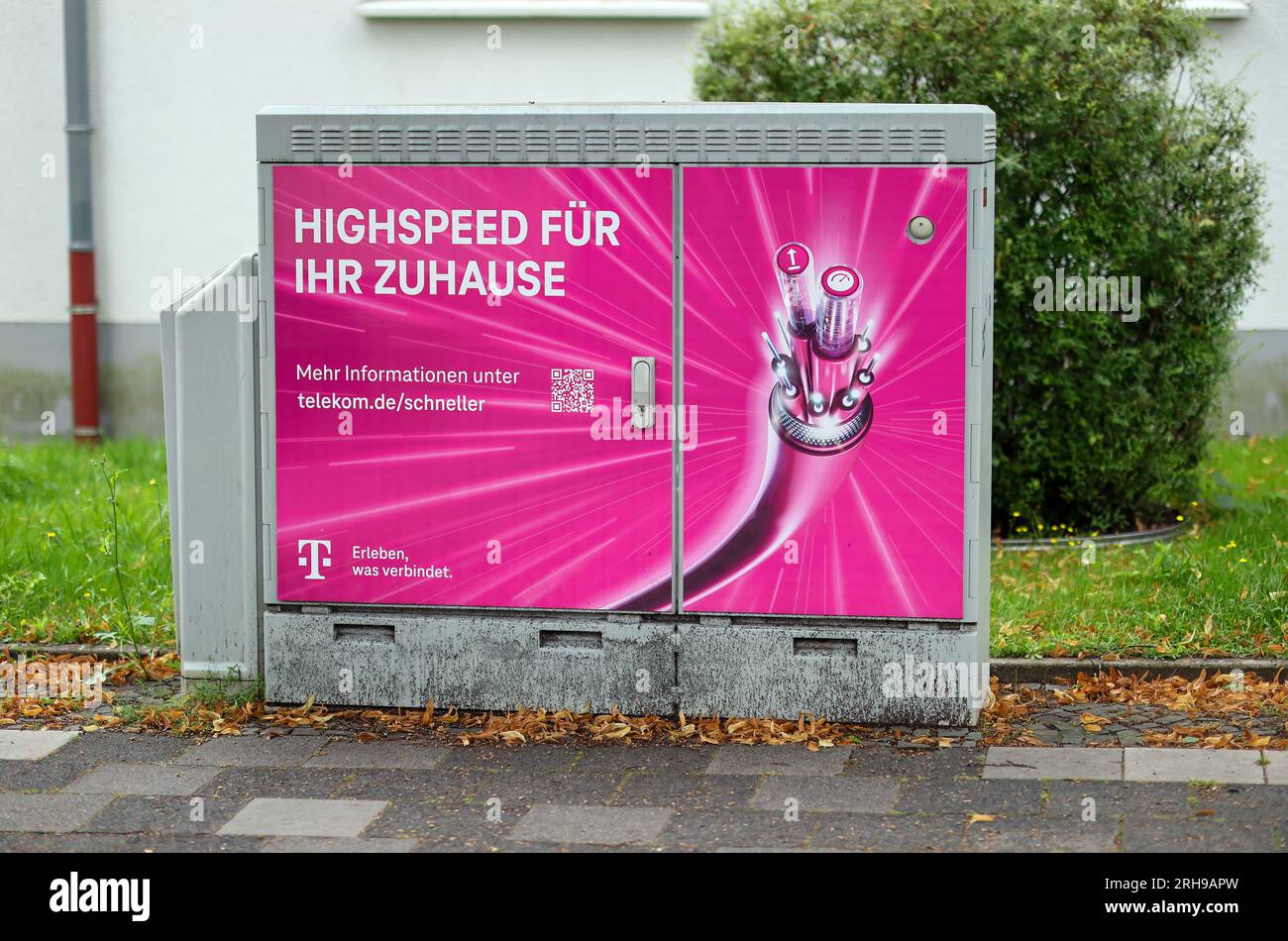 Bottrop, Nordrhein-Westfalen, Germany - Telekom distribution box for ...