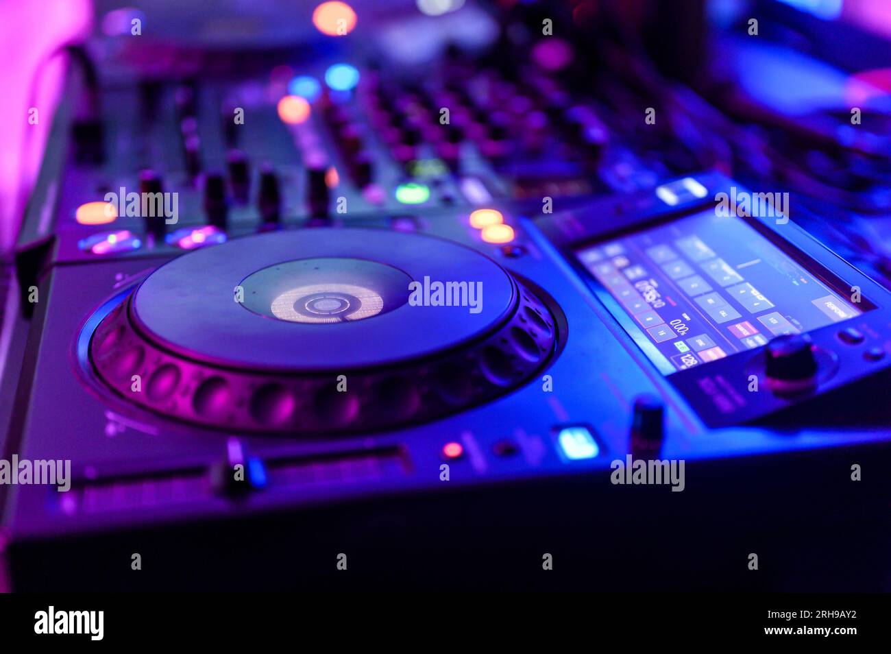 Audio mixer control panel hi-res stock photography and images - Alamy
