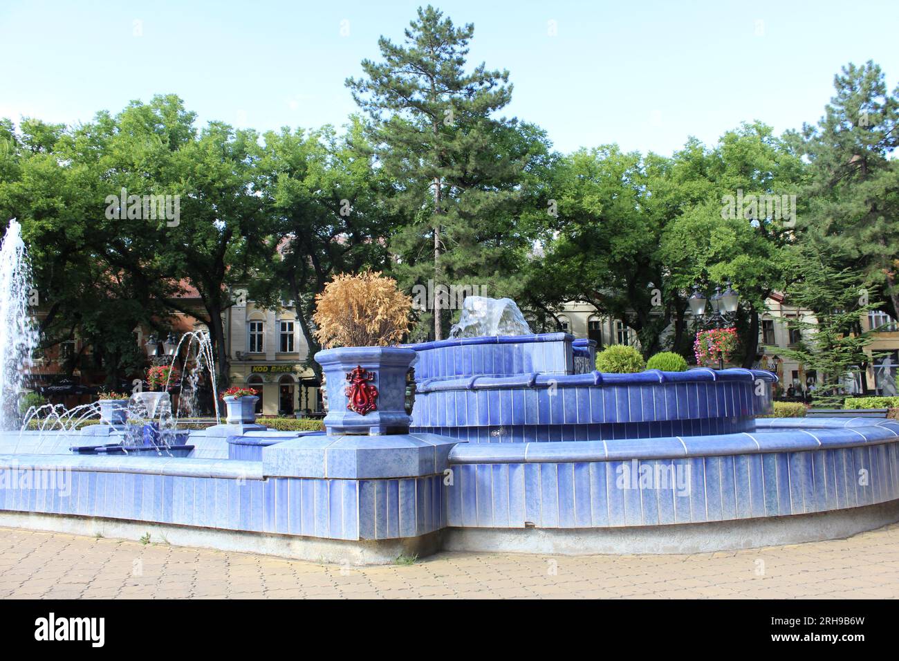Blue fountain hi-res stock photography and images - Alamy