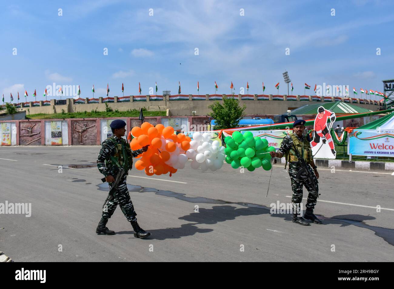 Indian paramilitary troopers carry balloons in the tri-colours of the ...