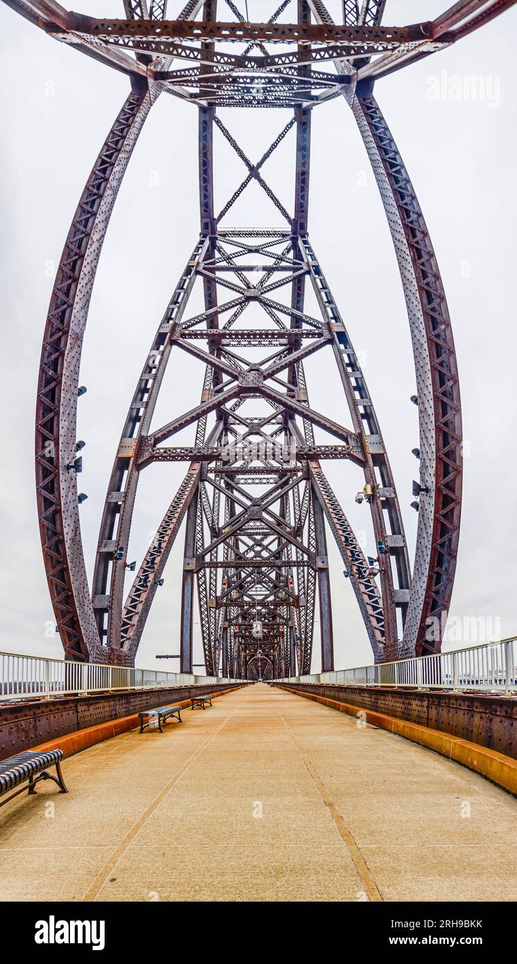 Close up picture of the impressive steel frame structure of the Big ...