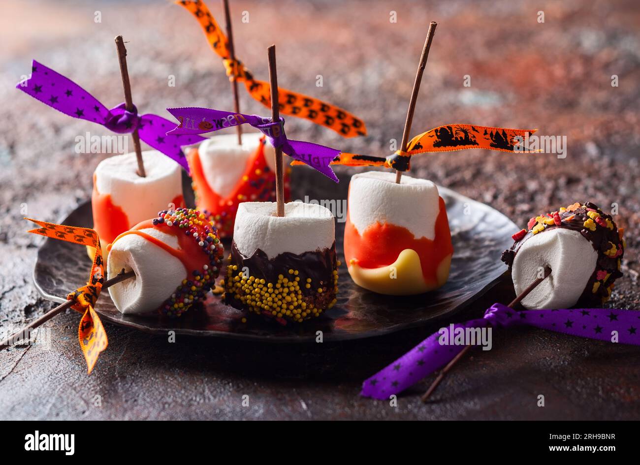Orange white marshmallow candy hi-res stock photography and images - Alamy