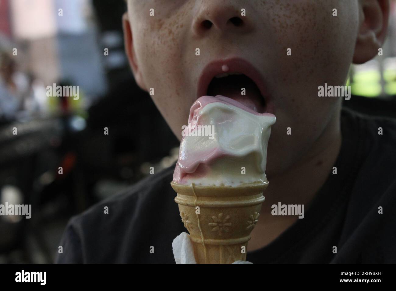 Boy and ice cream Stock Photo - Alamy