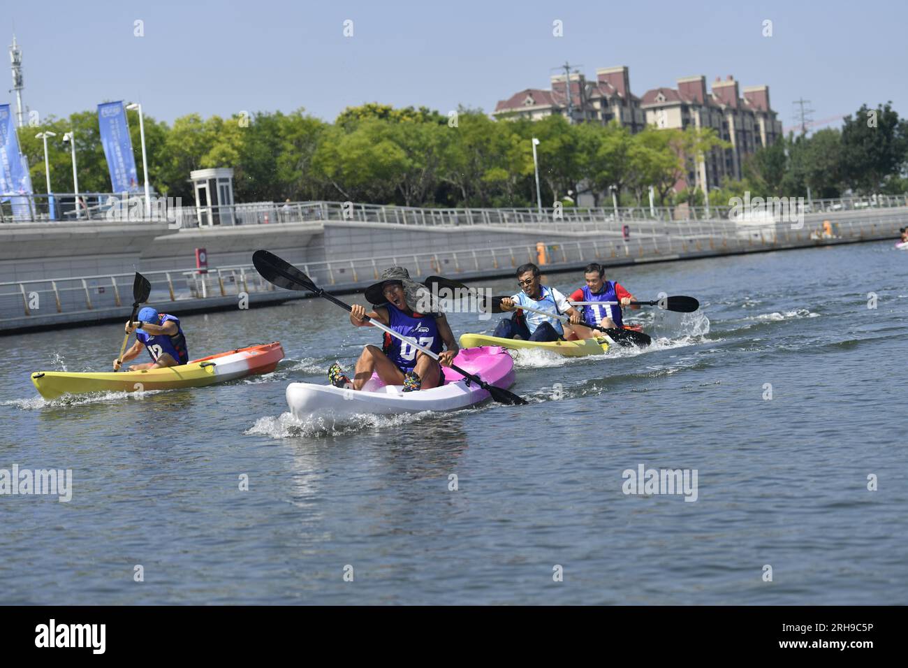 A paddleboarding and kayaking competition kicks off in Tianjin, China ...