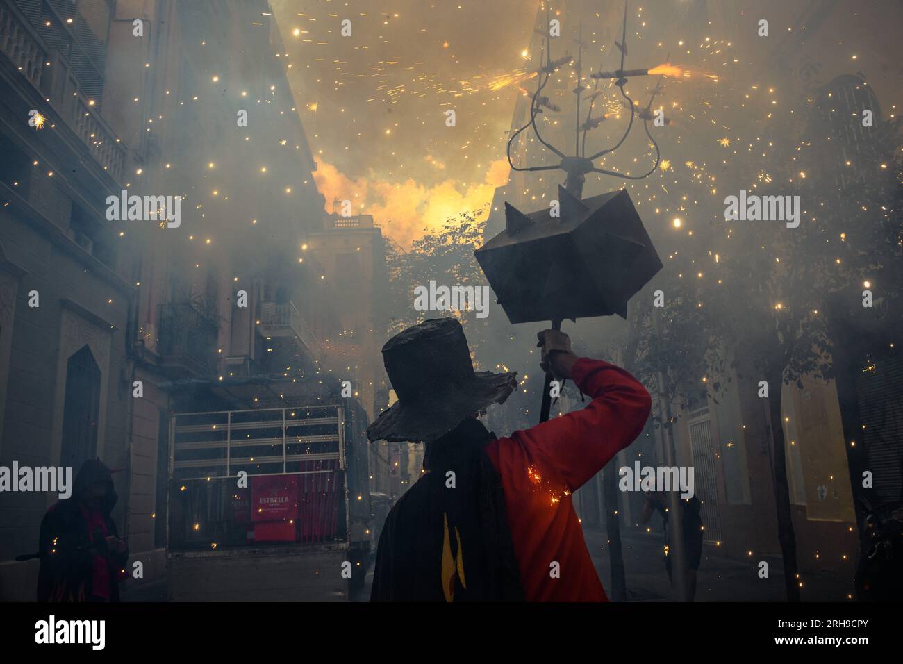 Barcelona, Spain. 15th Aug, 2023. Fire runners of the 'Diables Vell de ...