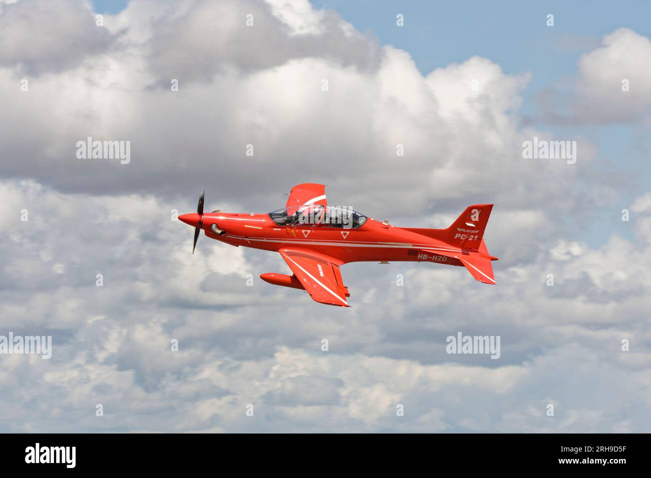 Pilatus PC-21 Advanced Turboprop Trainer Aircraft departs RAF Fairford ...