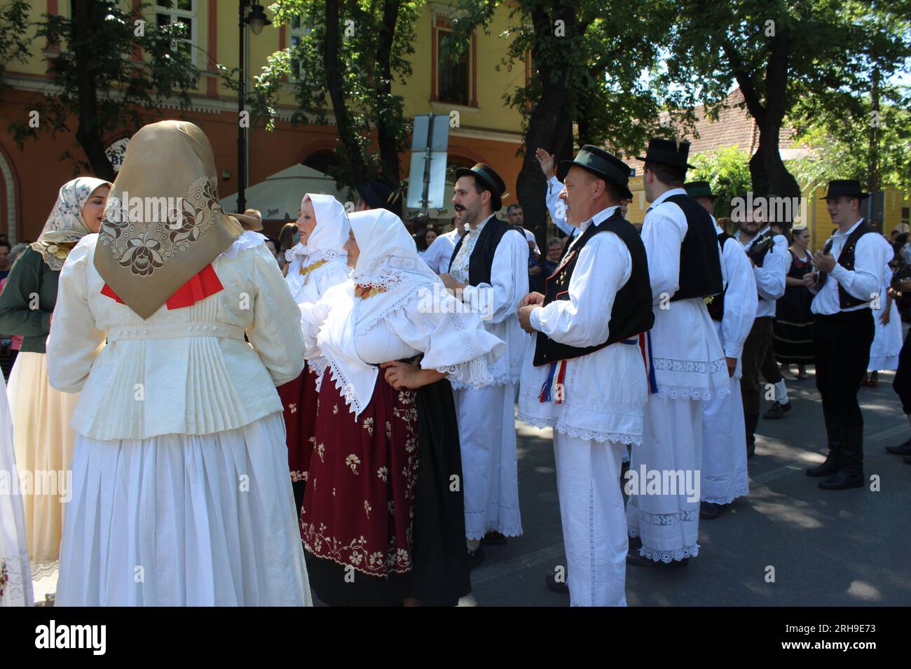 Traditional womans dance hi-res stock photography and images - Alamy