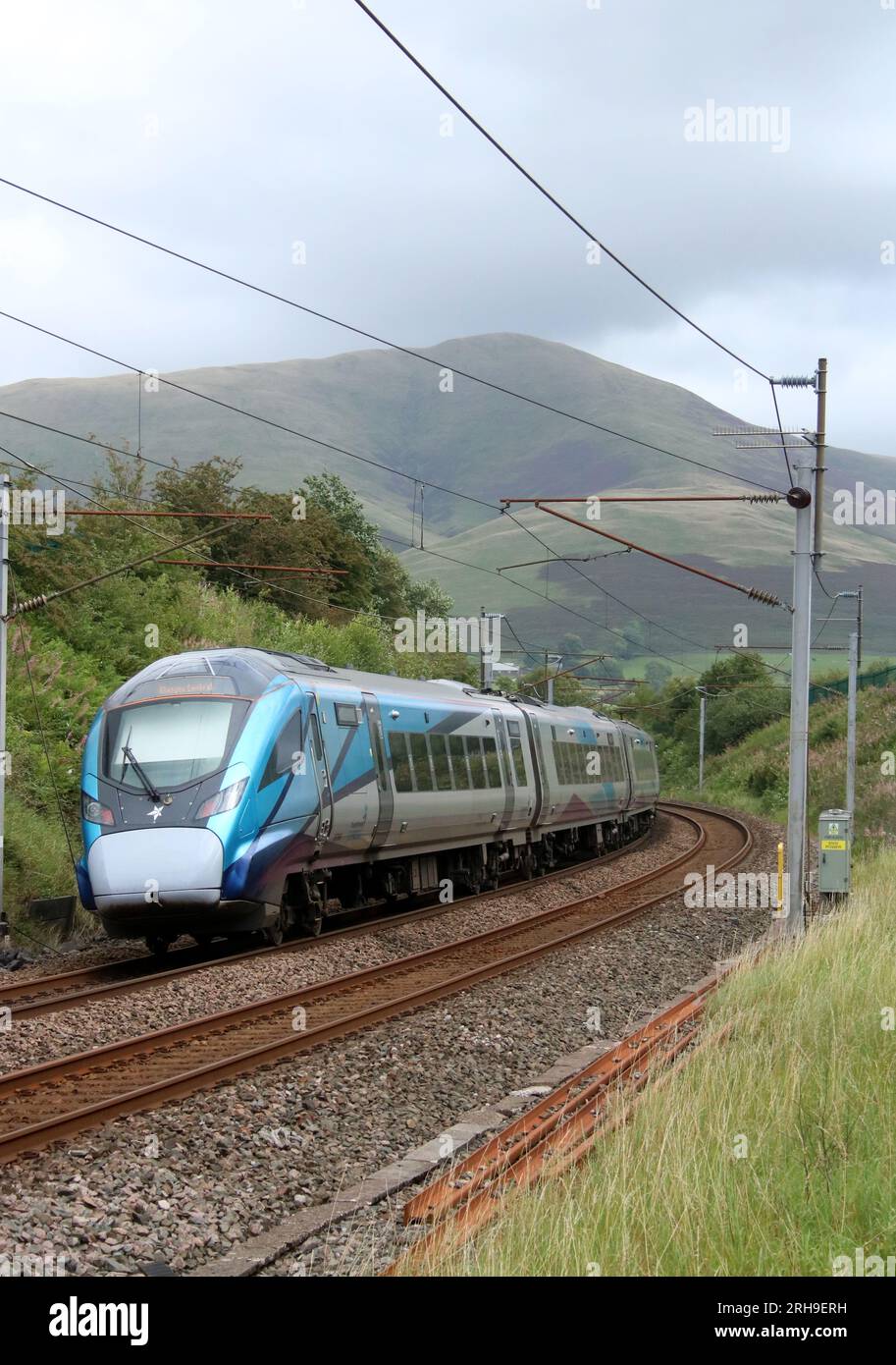TransPennineExpress class 397 Civity emu rounds curve at Lowgill in ...