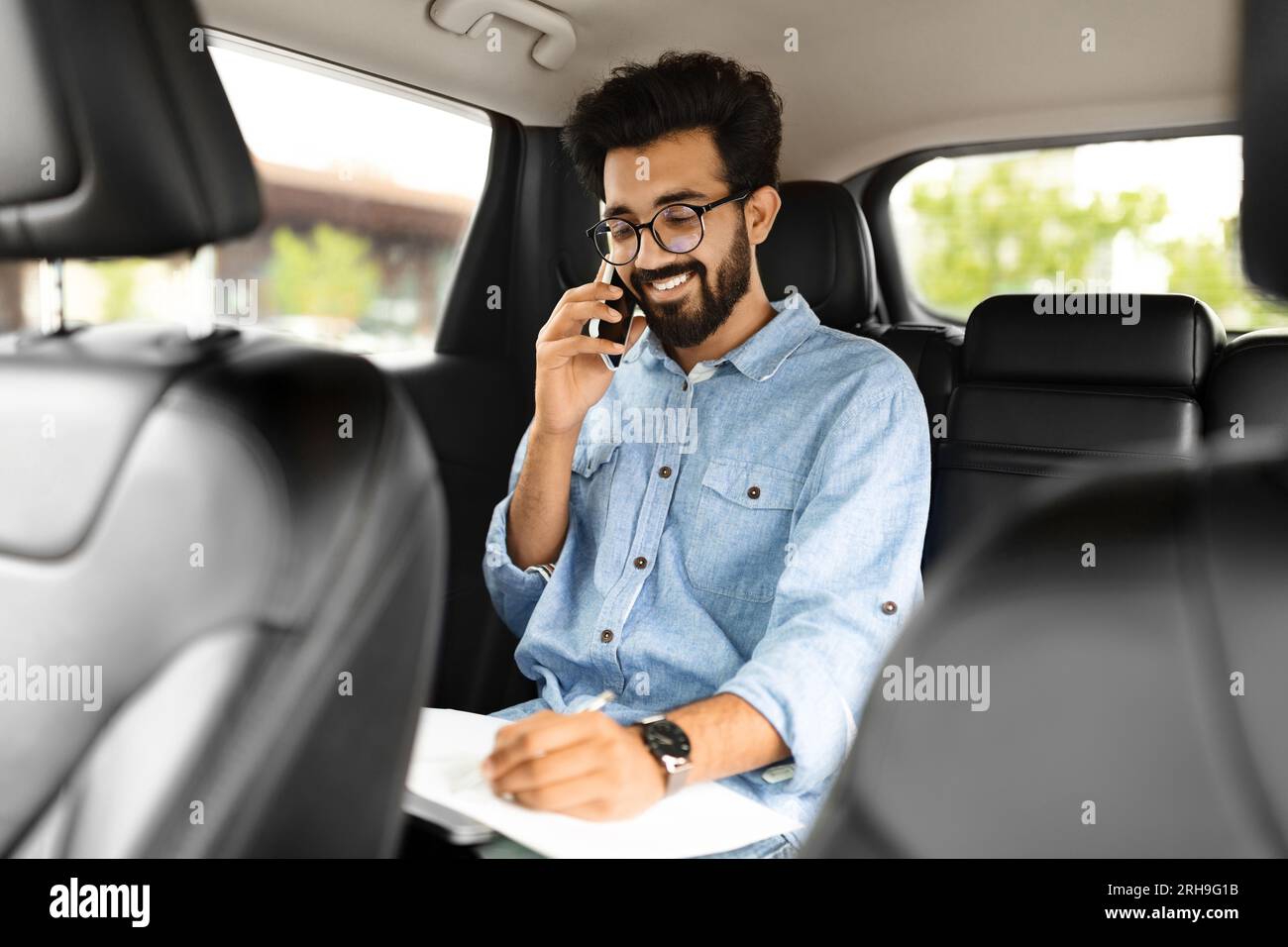 Man talking over mobile indian hi-res stock photography and images - Alamy