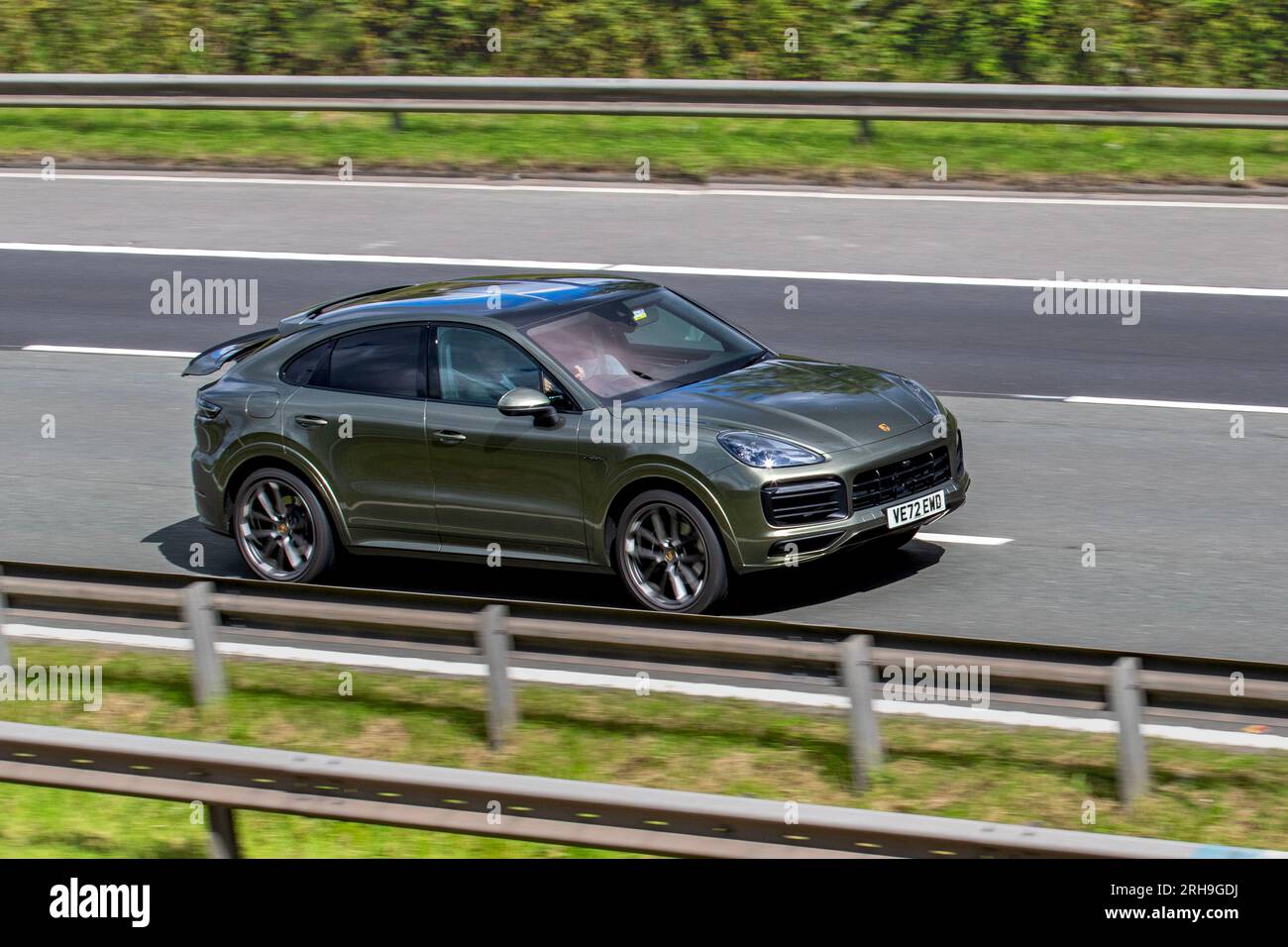 3 0 litre v6 single turbo engine hi-res stock photography and images ...