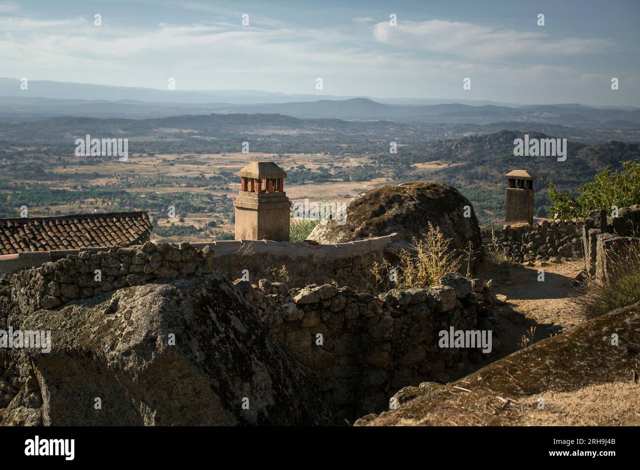 Monsanto castle ruins portugal hi-res stock photography and images - Alamy