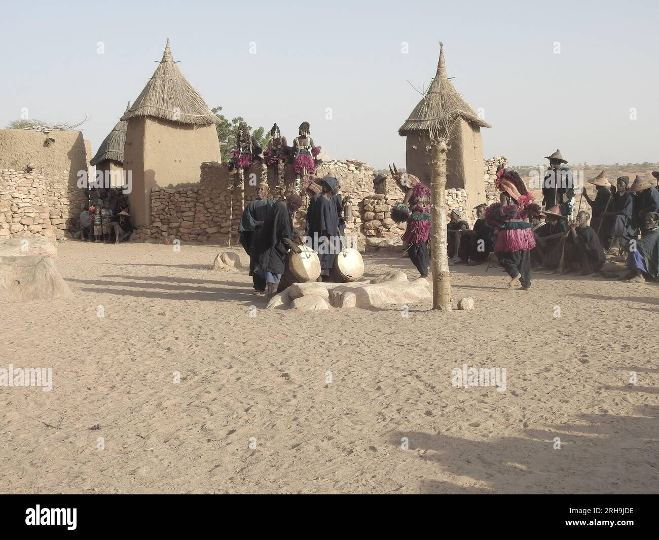 Dogon tribe hi-res stock photography and images - Alamy