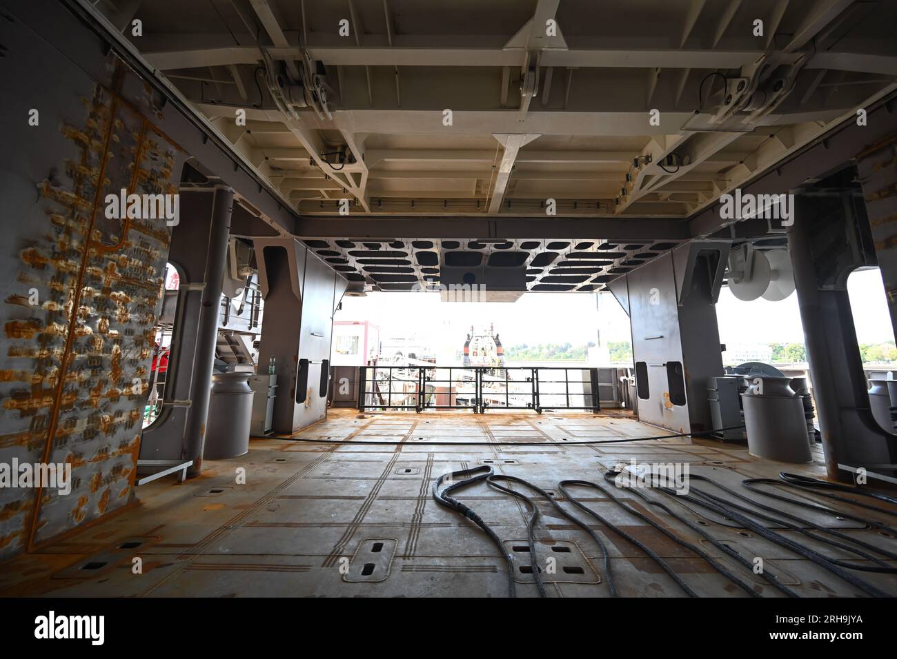 Lemwerder, Germany. 15th Aug, 2023. A view over the deck of the future ...