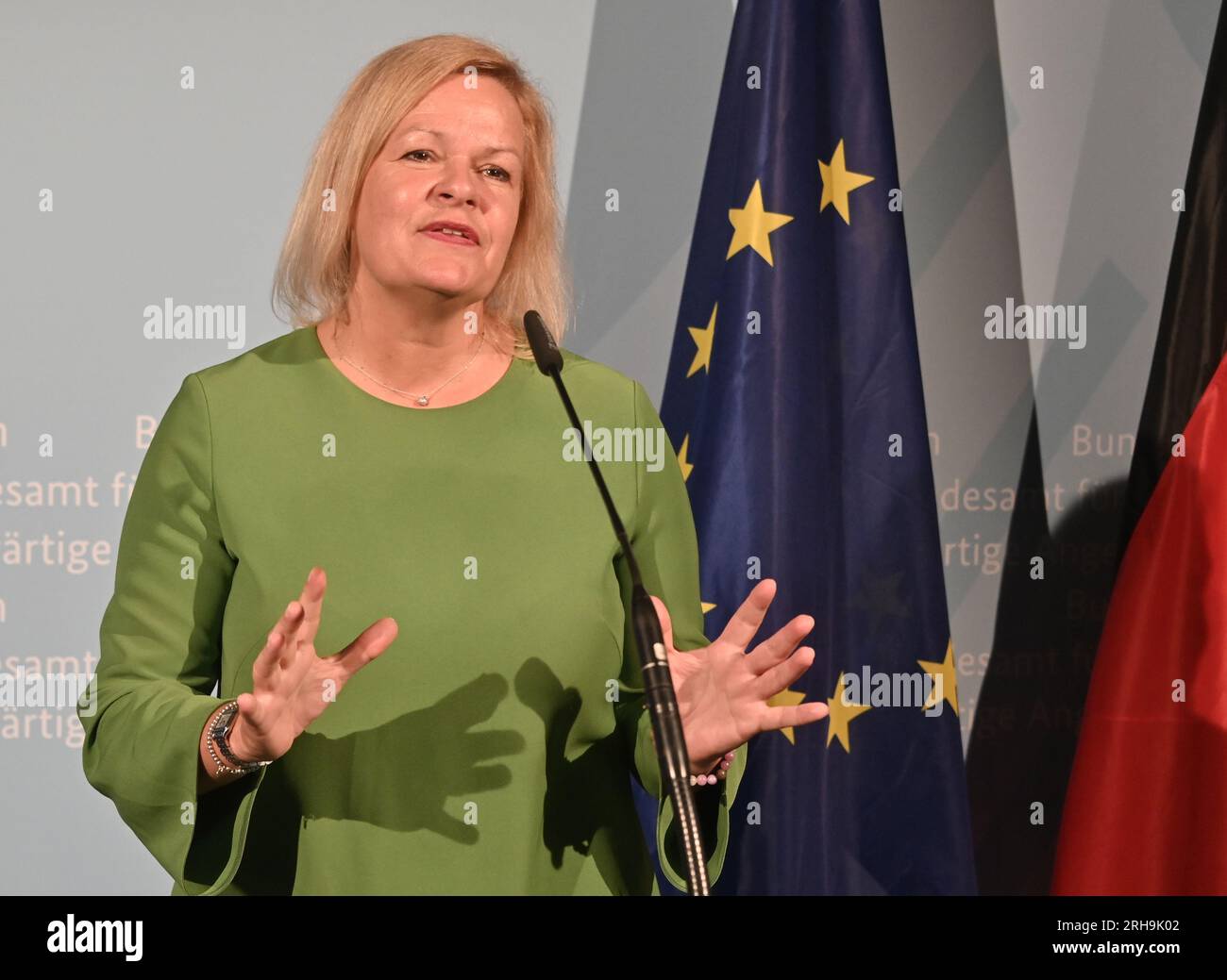 Visiting visa hi-res stock photography and images - Alamy