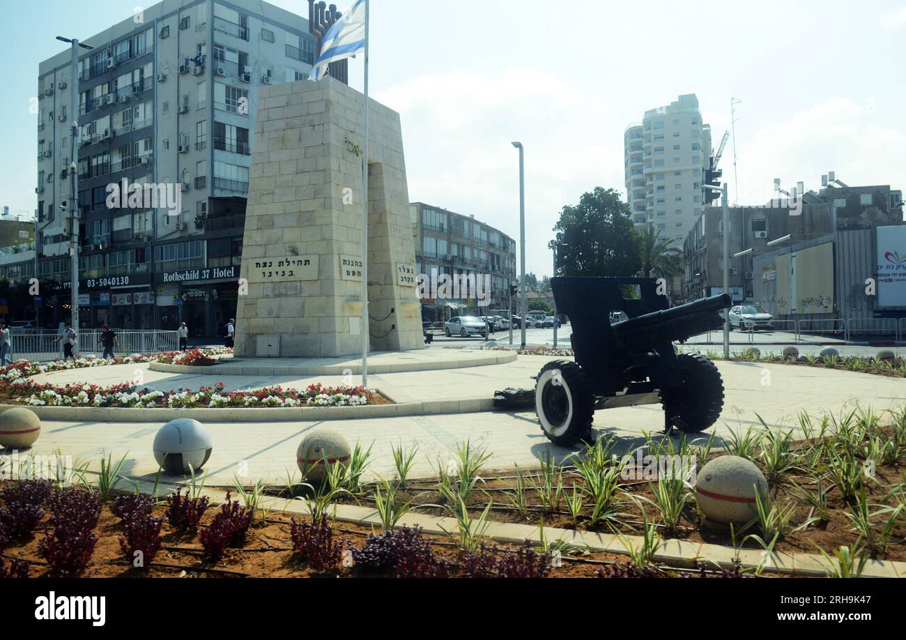 Monument to the Fallen at the Defenders’ Square in Bat Yam, Israel ...