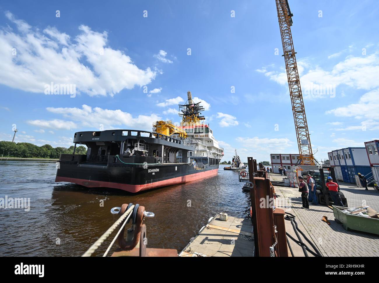 Lemwerder, Germany. 15th Aug, 2023. The multi-purpose vessel "Scharhörn ...