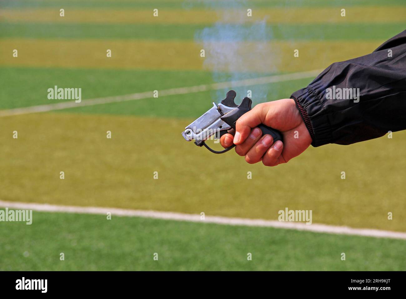 hand holding starting gun, closeup of photo Stock Photo - Alamy