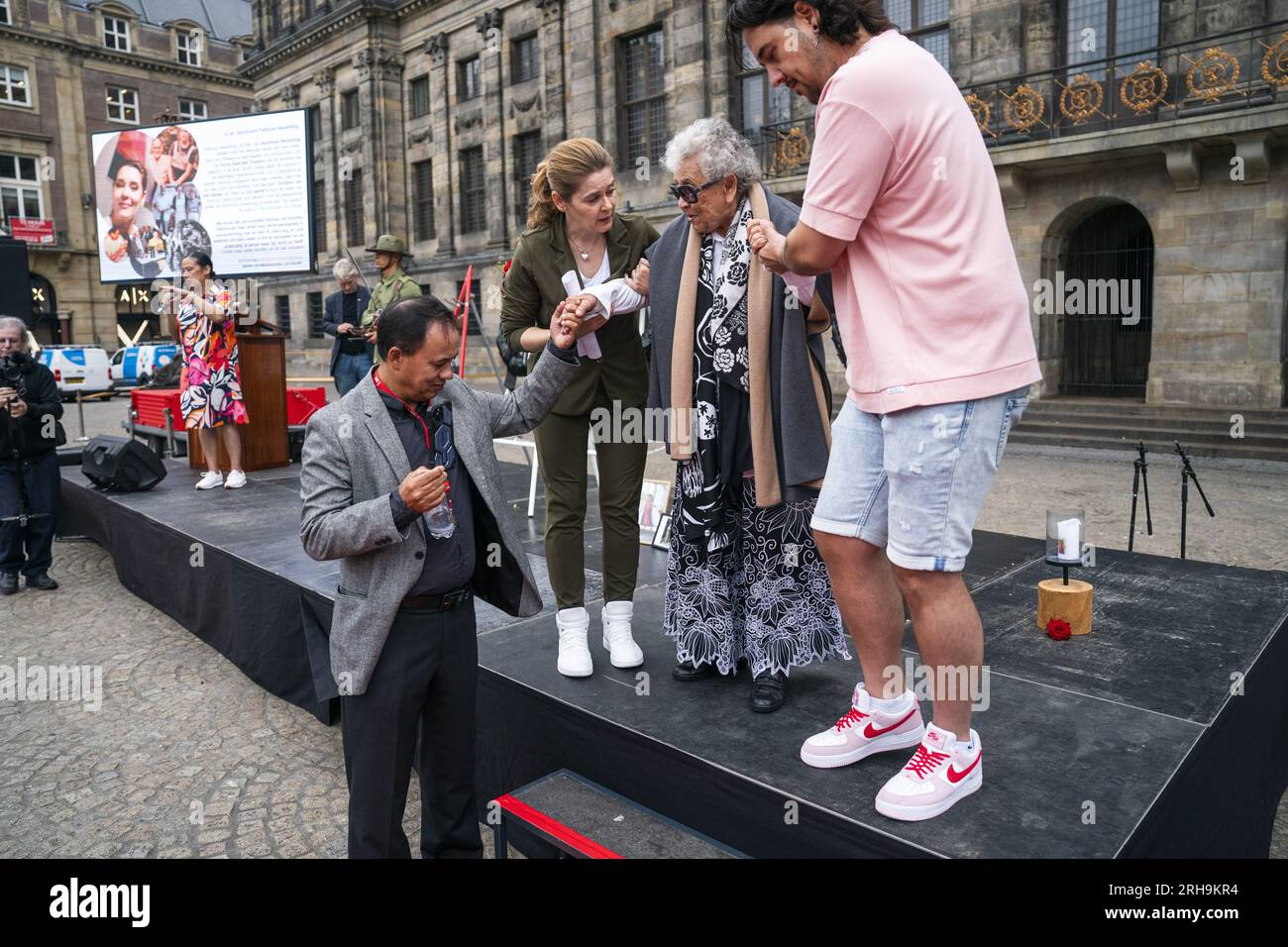 AMSTERDAM - Palmyra Westerling speaks to a woman who was rescued in ...