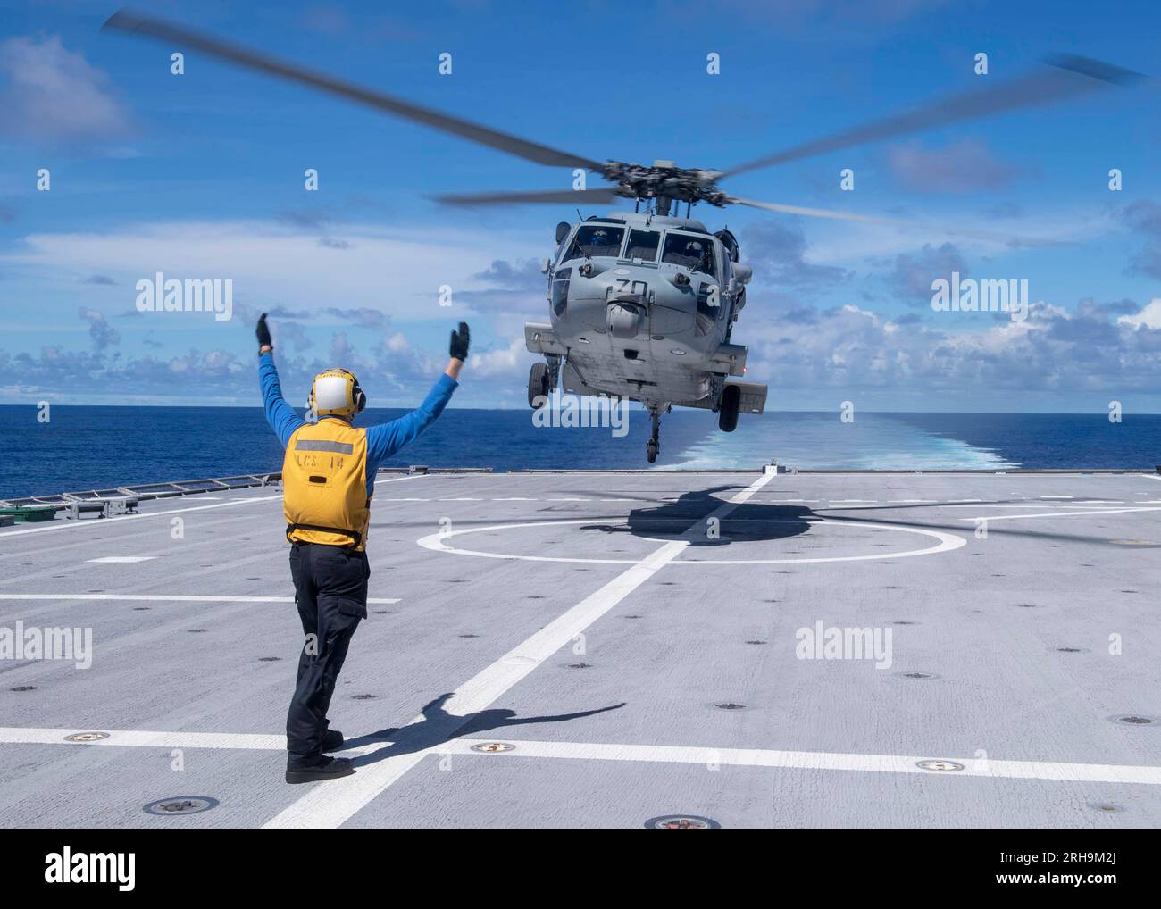 An MH-60S Sea Hawk on the flight deck USS Manchester, Pacific Ocean ...