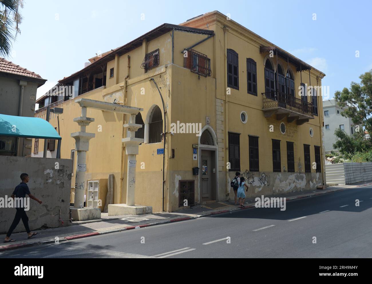 Old renovated building hi-res stock photography and images - Alamy