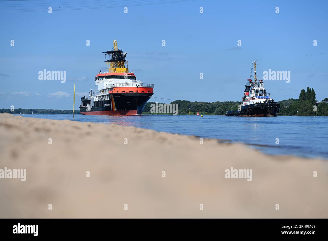 Lemwerder, Germany. 15th Aug, 2023. The multi-purpose vessel "Scharhörn ...