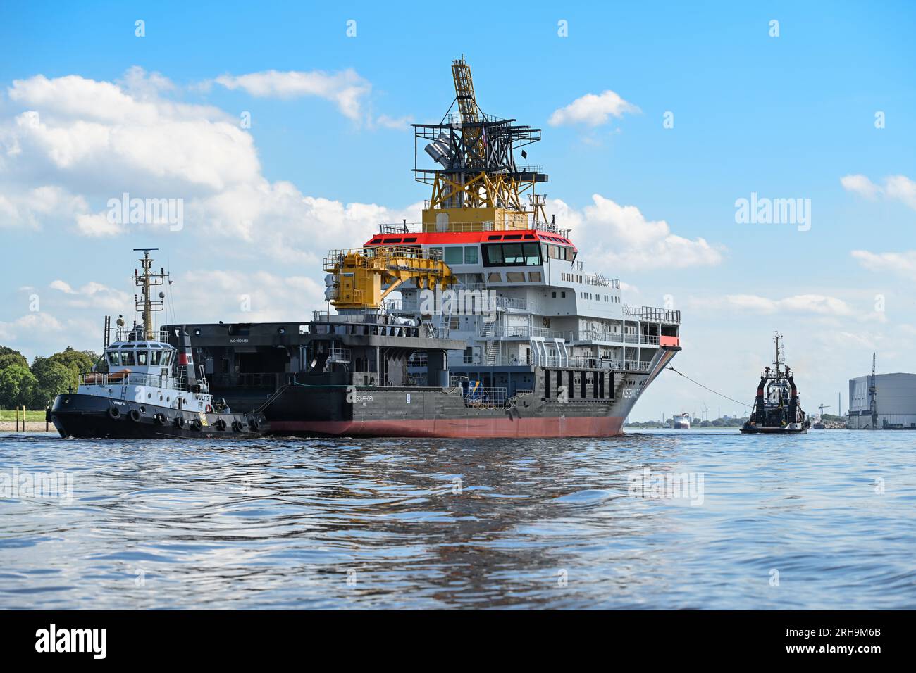 Lemwerder, Germany. 15th Aug, 2023. The multi-purpose vessel "Scharhörn ...