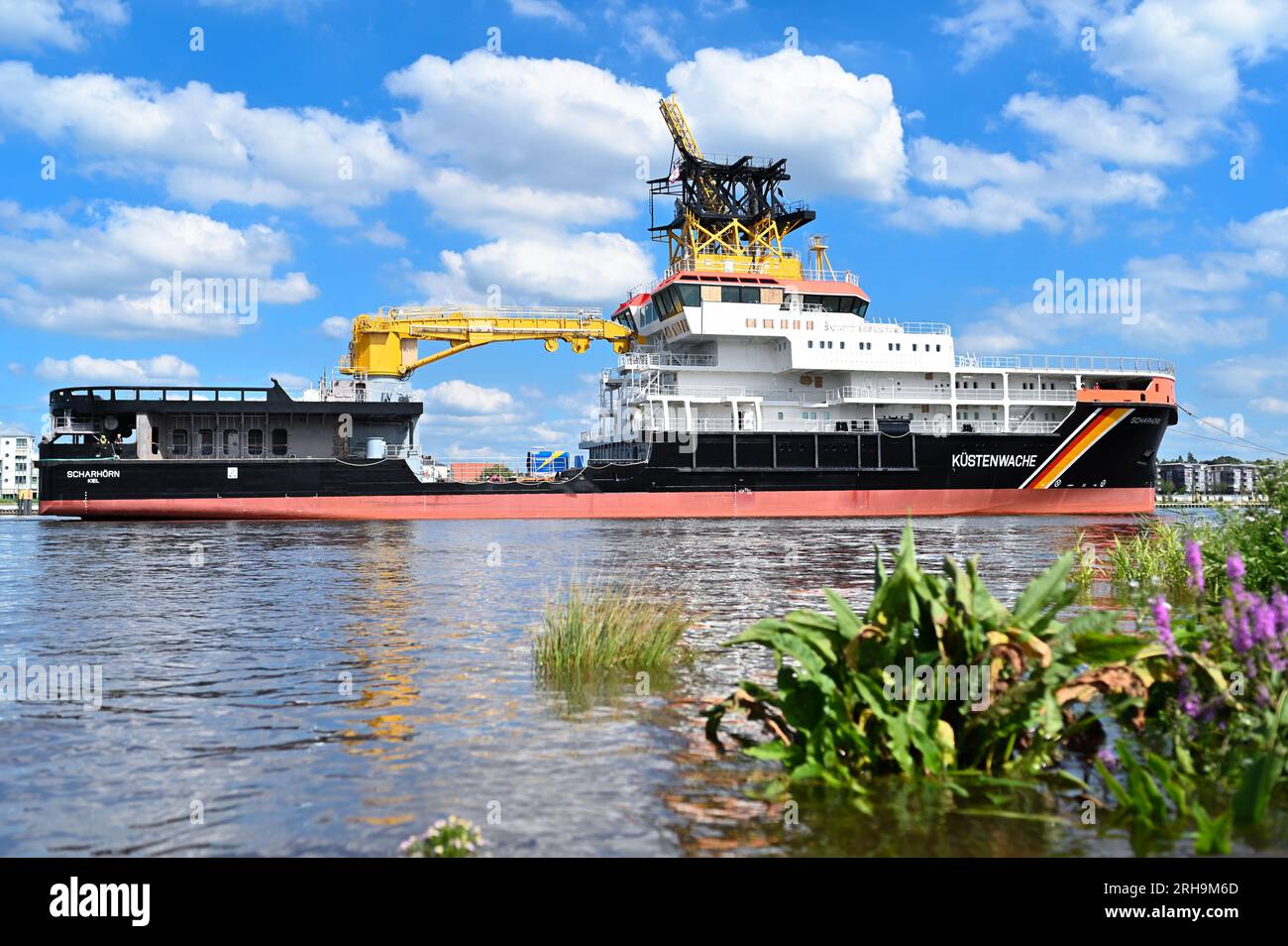 Lemwerder, Germany. 15th Aug, 2023. The multi-purpose vessel "Scharhörn ...