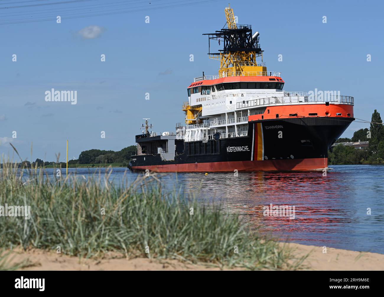 Lemwerder, Germany. 15th Aug, 2023. The multipurpose vessel "Scharhörn ...