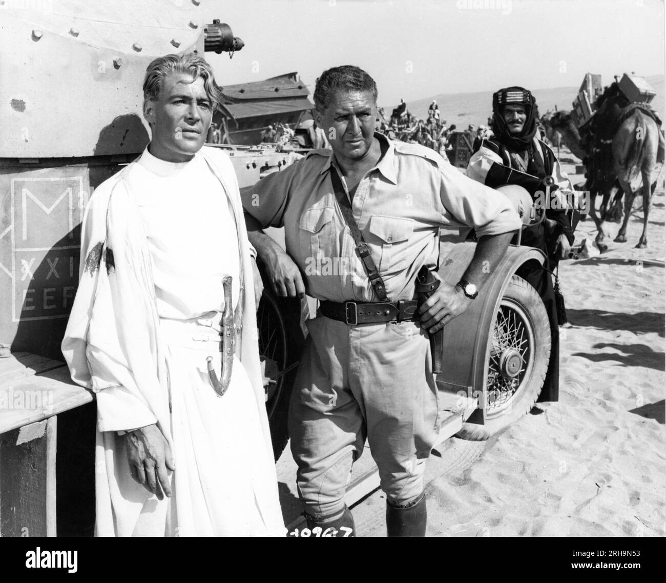 PETER O'TOOLE ANTHONY QUAYLE and OMAR SHARIF in LAWRENCE OF ARABIA 1962 ...