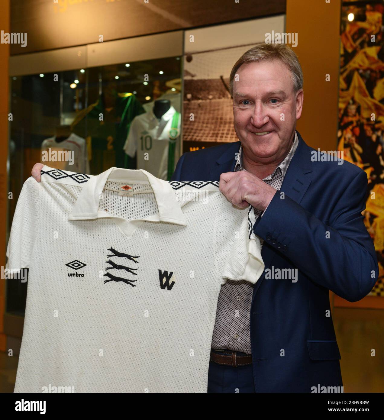 Former Wolves players Steve Daley with his old Wolves shirt from the ...
