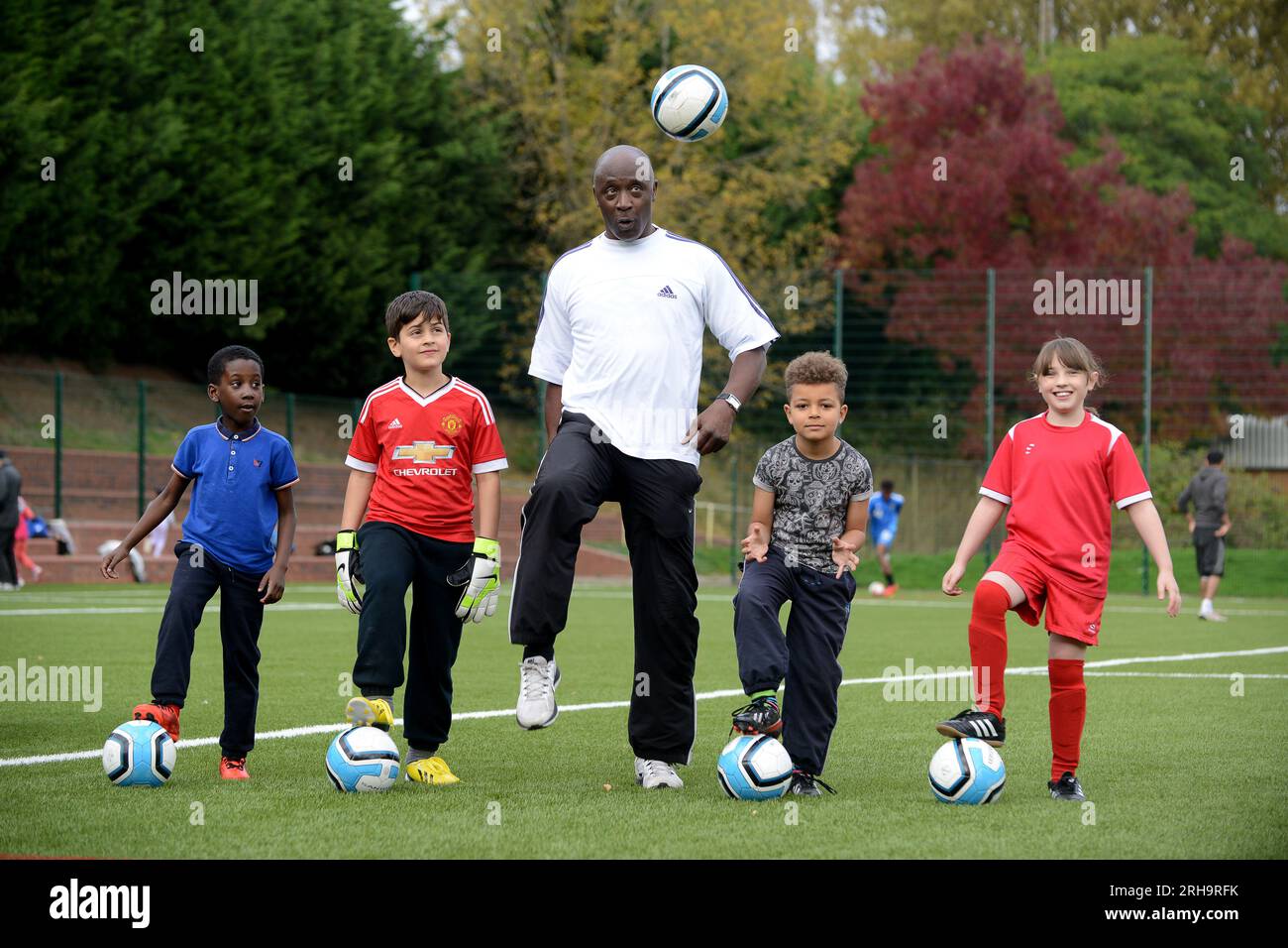 Coaching football boys pitch hi-res stock photography and images - Alamy