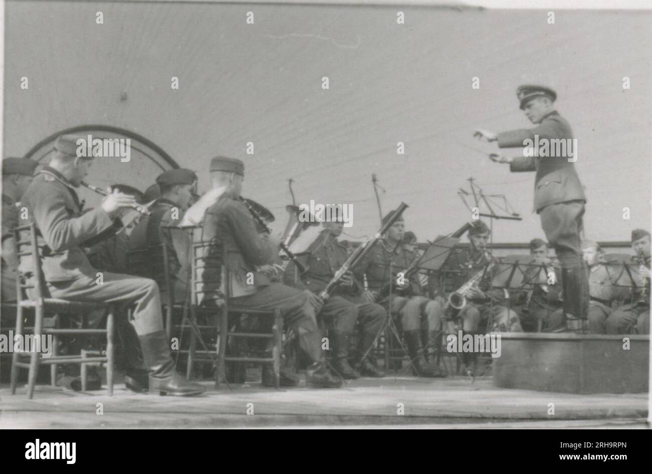 SS Photographer, Hoffmann, Rudi (1943-44) Soldiers undergoing medical ...