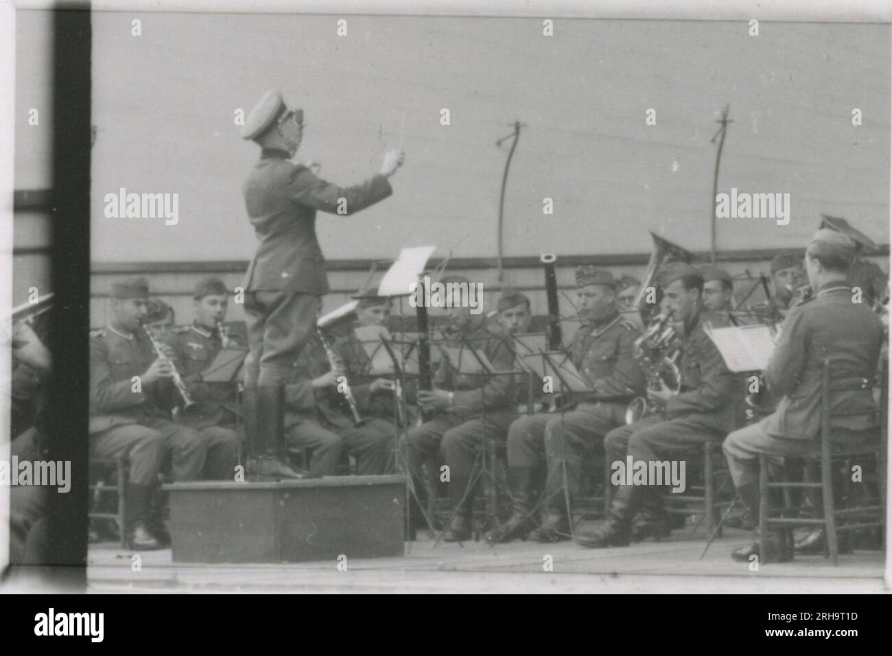 SS Photographer, Hoffmann, Rudi (1943-44) Soldiers undergoing medical ...