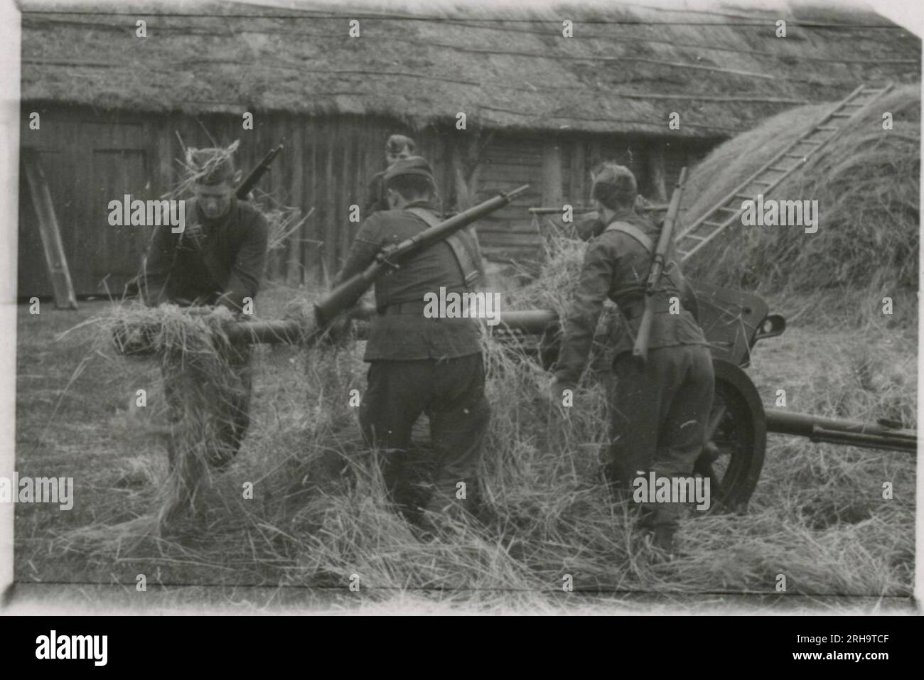 SS Photographer, Hoffmann, Rudi (1943-44) Soldiers undergoing medical ...