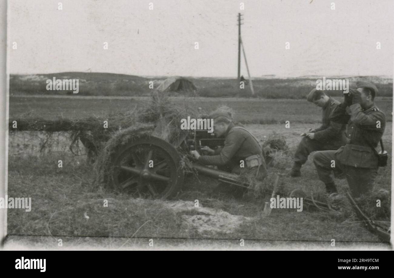 SS Photographer, Hoffmann, Rudi (1943-44) Soldiers undergoing medical ...