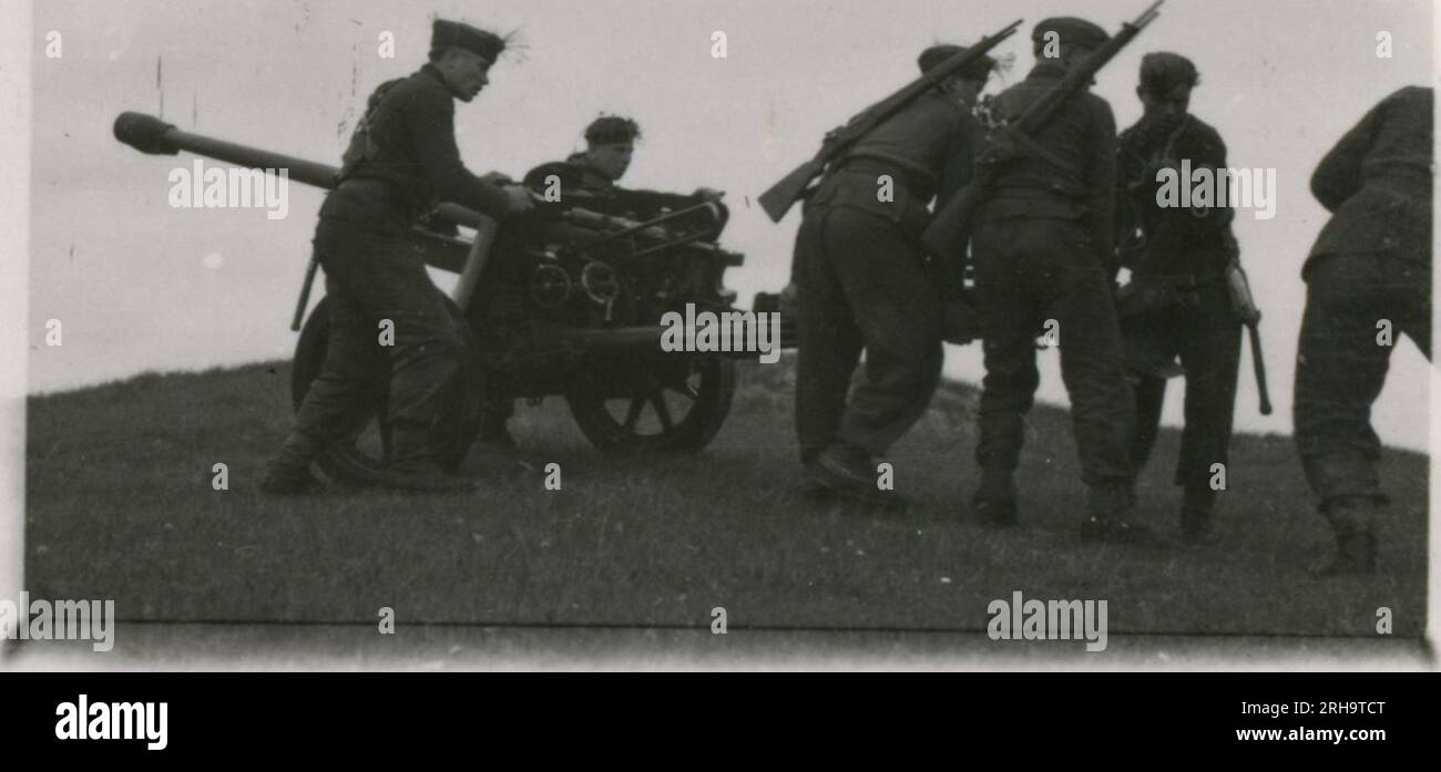 SS Photographer, Hoffmann, Rudi (1943-44) Soldiers undergoing medical ...
