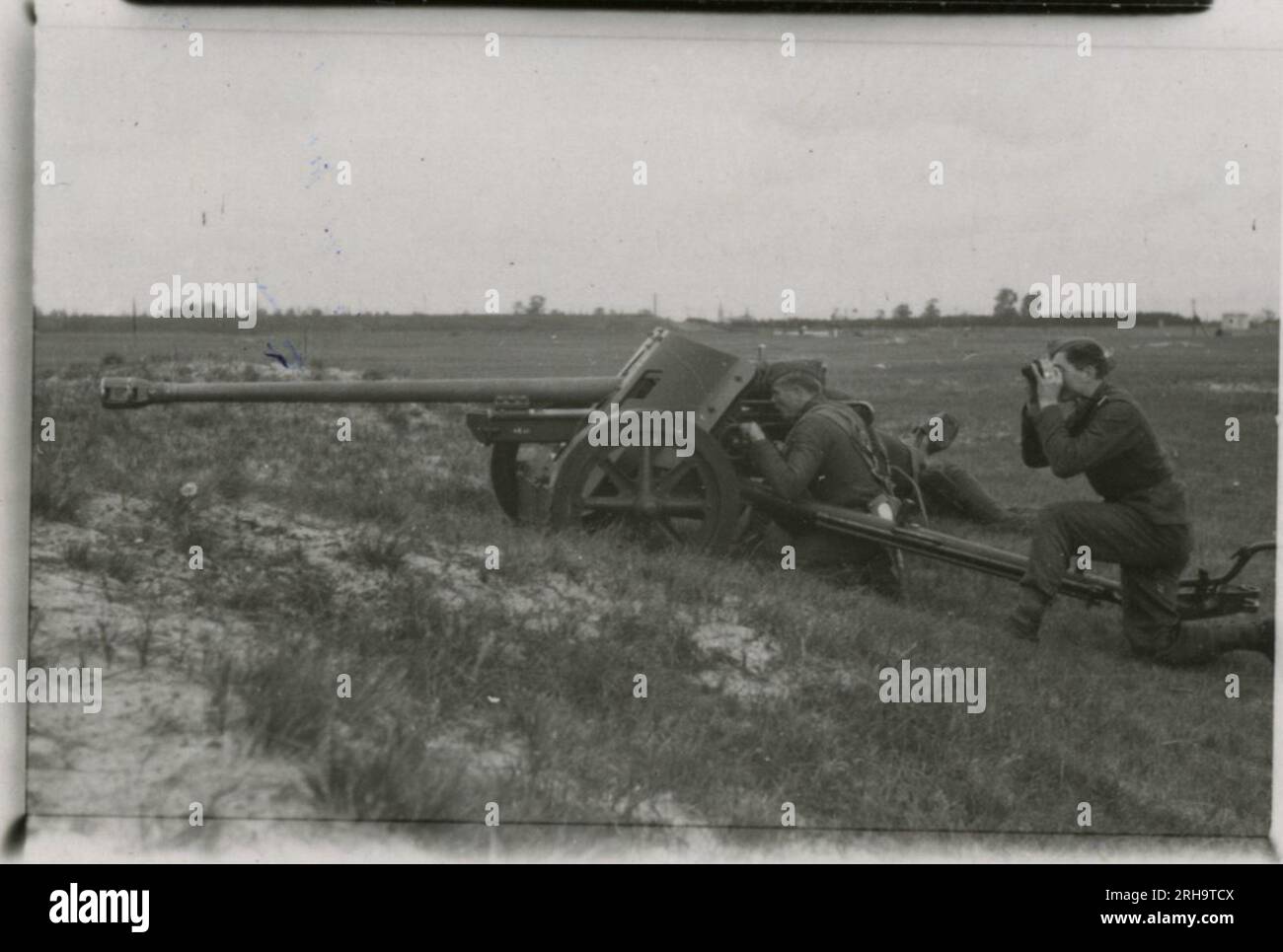 SS Photographer, Hoffmann, Rudi (1943-44) Soldiers undergoing medical ...
