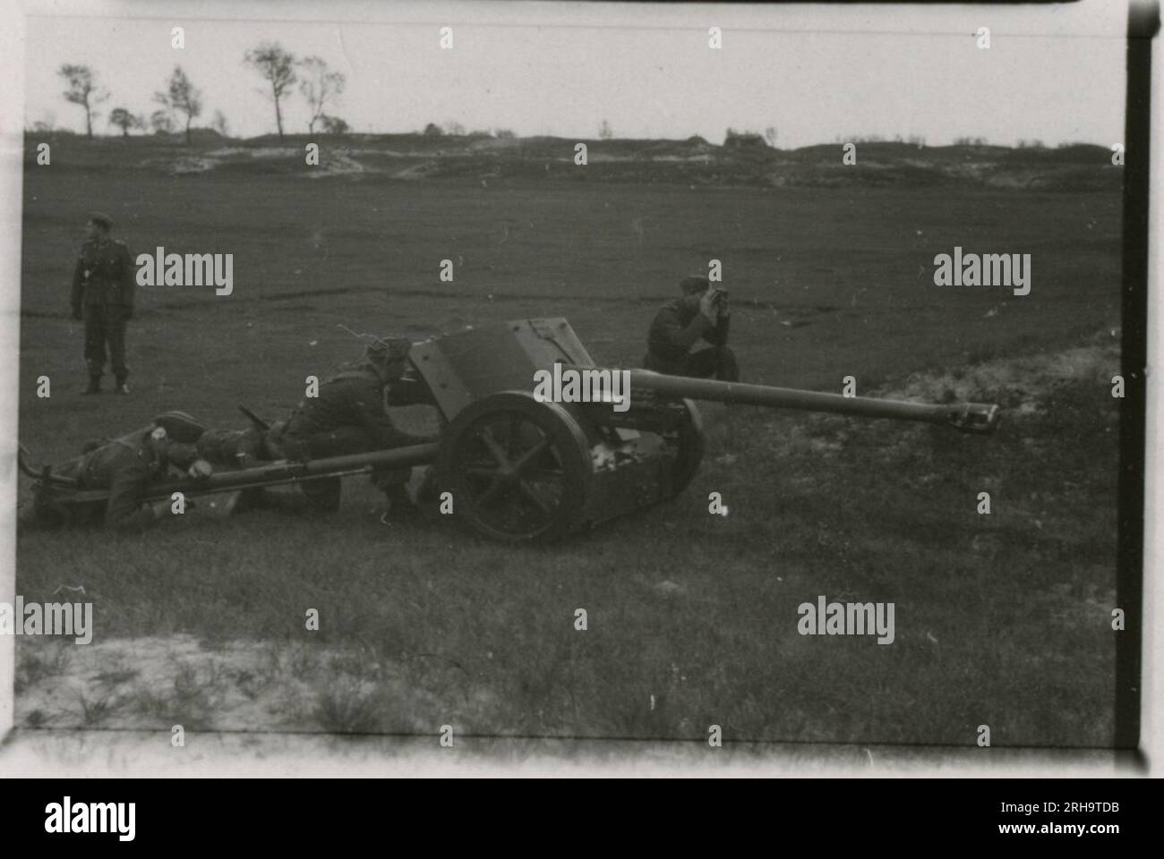 SS Photographer, Hoffmann, Rudi (1943-44) Soldiers undergoing medical ...