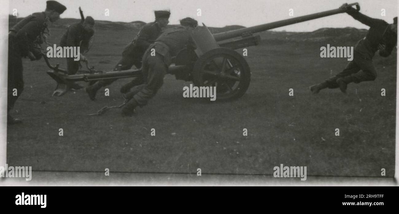 SS Photographer, Hoffmann, Rudi (1943-44) Soldiers undergoing medical ...