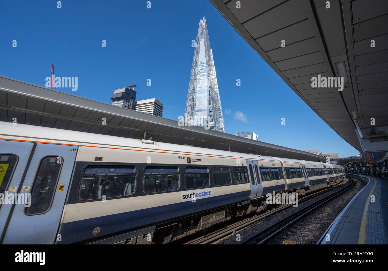 South Eastern train pulls into London Bridge station with The Shard in ...
