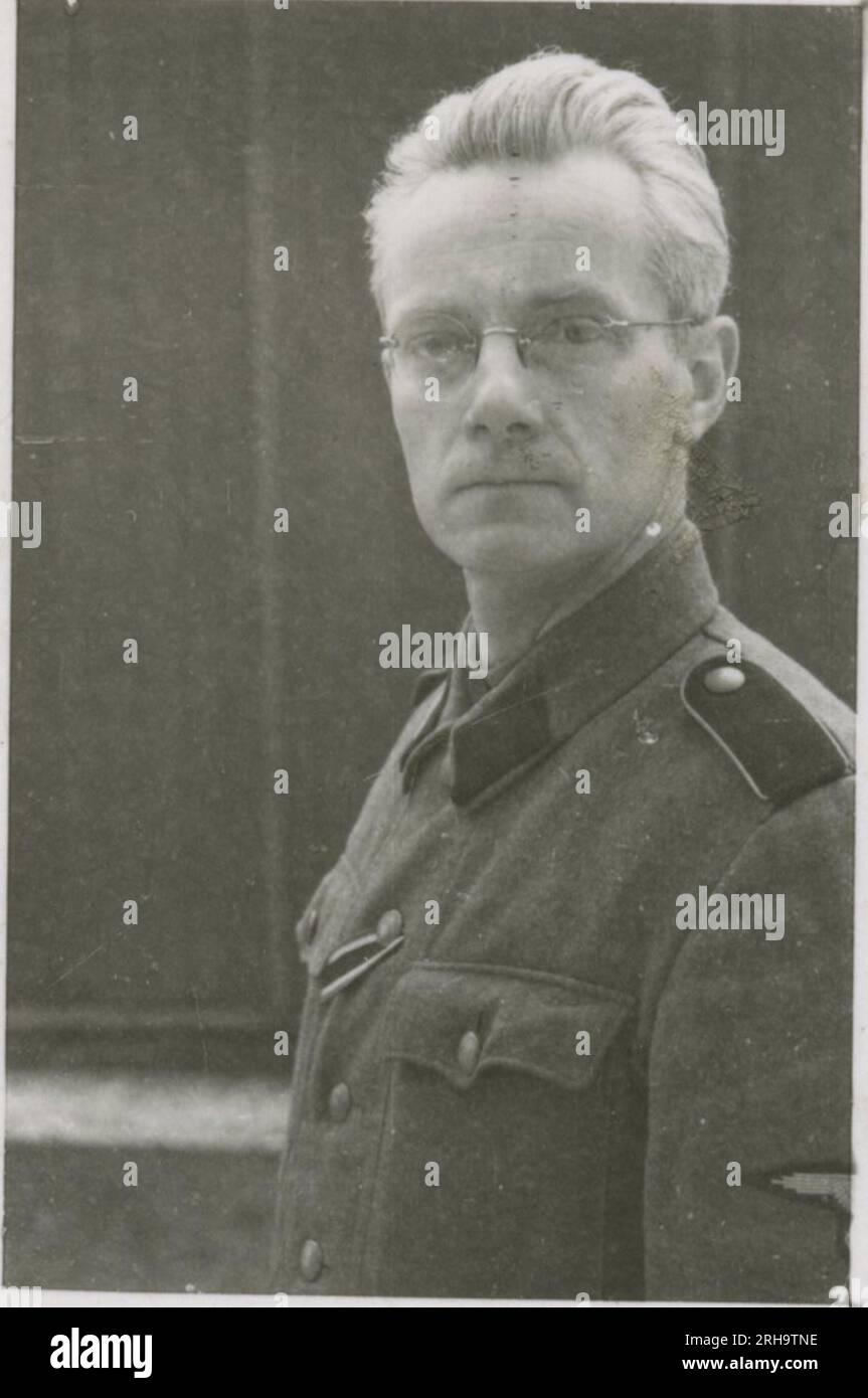SS Photographer, Hoffmann, Rudi (1943-44) Soldiers undergoing medical ...